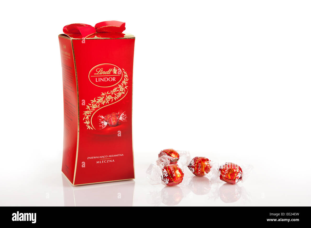Lindt lindor wrapped chocolates hi-res stock photography and images - Alamy