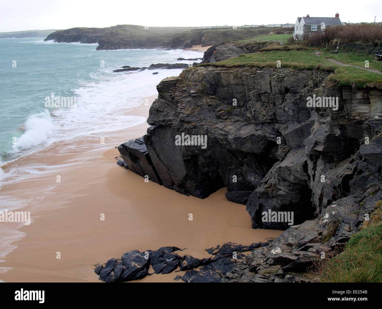 House isolated cliff hi-res stock photography and images - Alamy