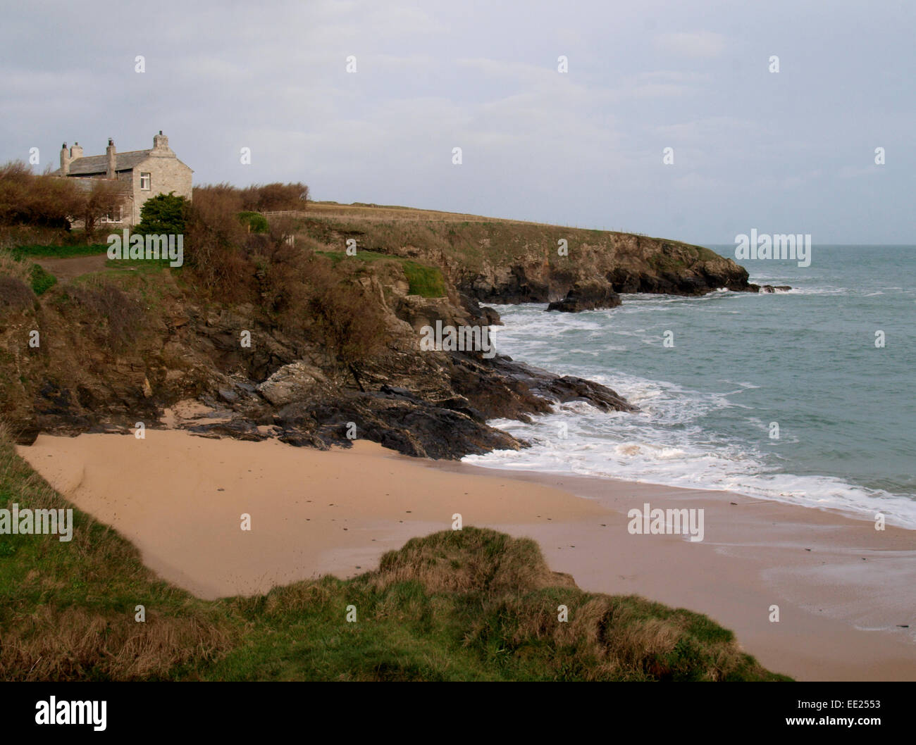 House isolated cliff hi-res stock photography and images - Alamy