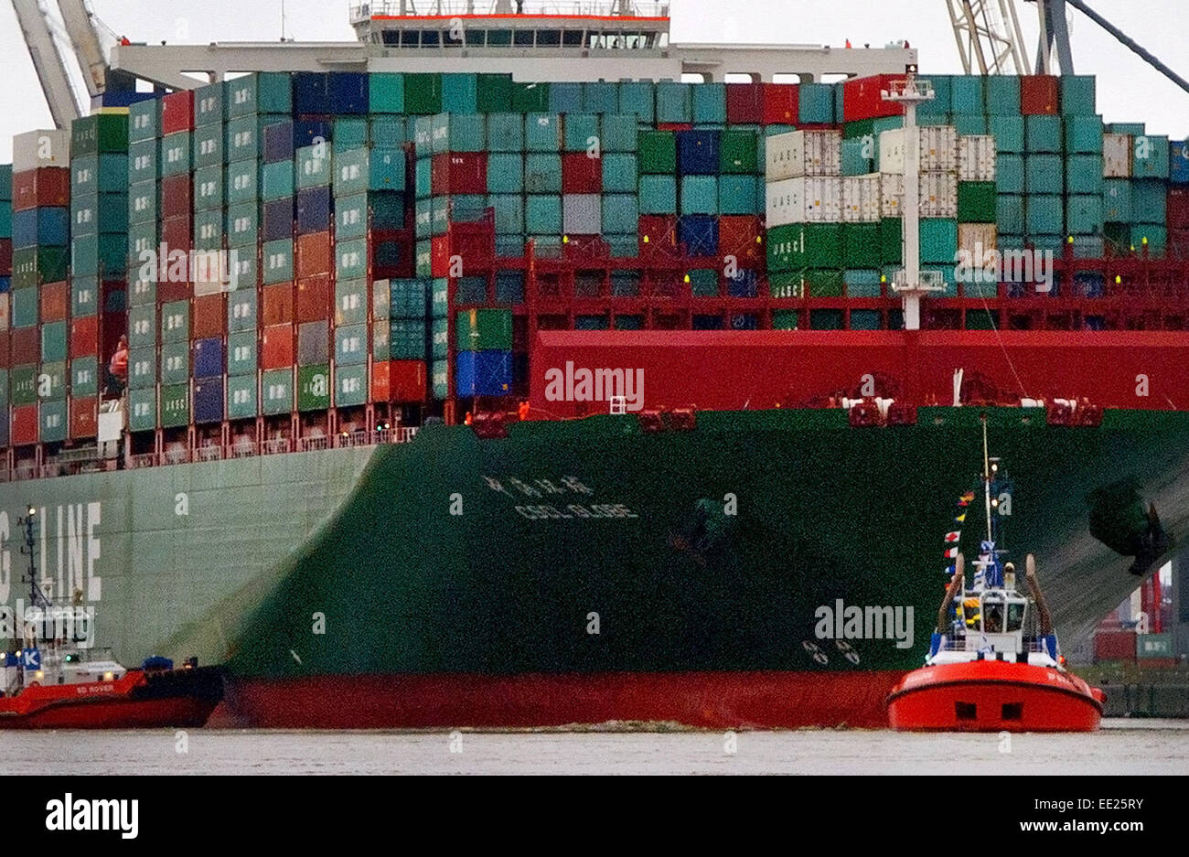 The container ship 'CSCL Globe' from shipping company China Shipping ...