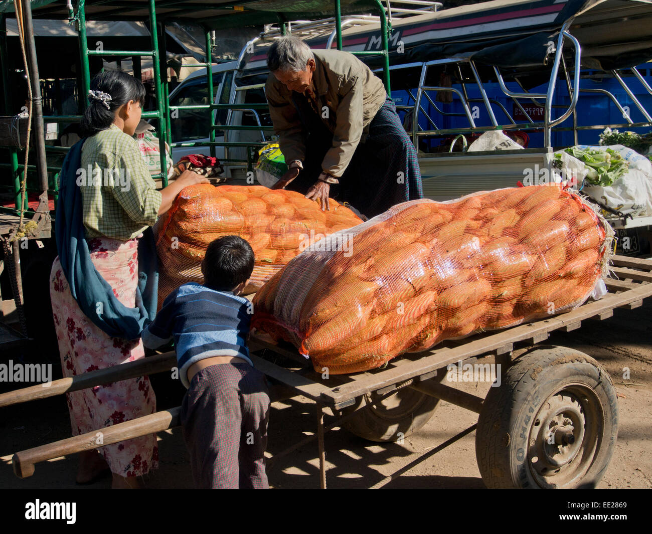 Farmers load sack of corn in a market place in Myanmar Stock Photo - Alamy