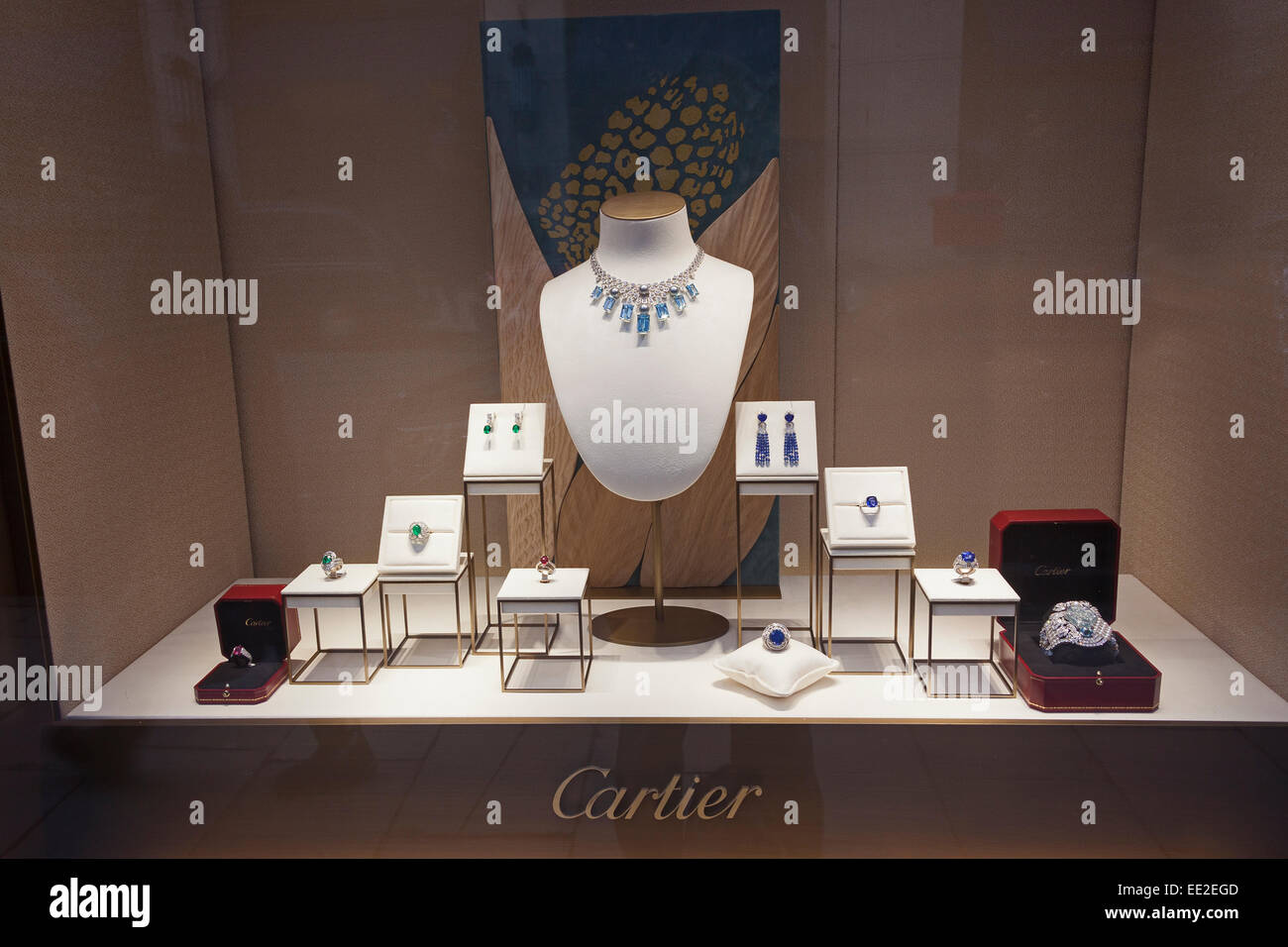 Display window street hi-res stock photography and images - Alamy