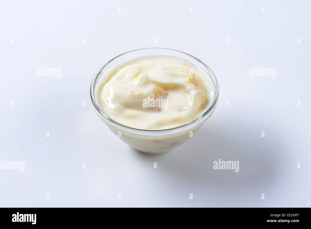 Bowl of fresh yoghurt with pieces of fruit Stock Photo - Alamy