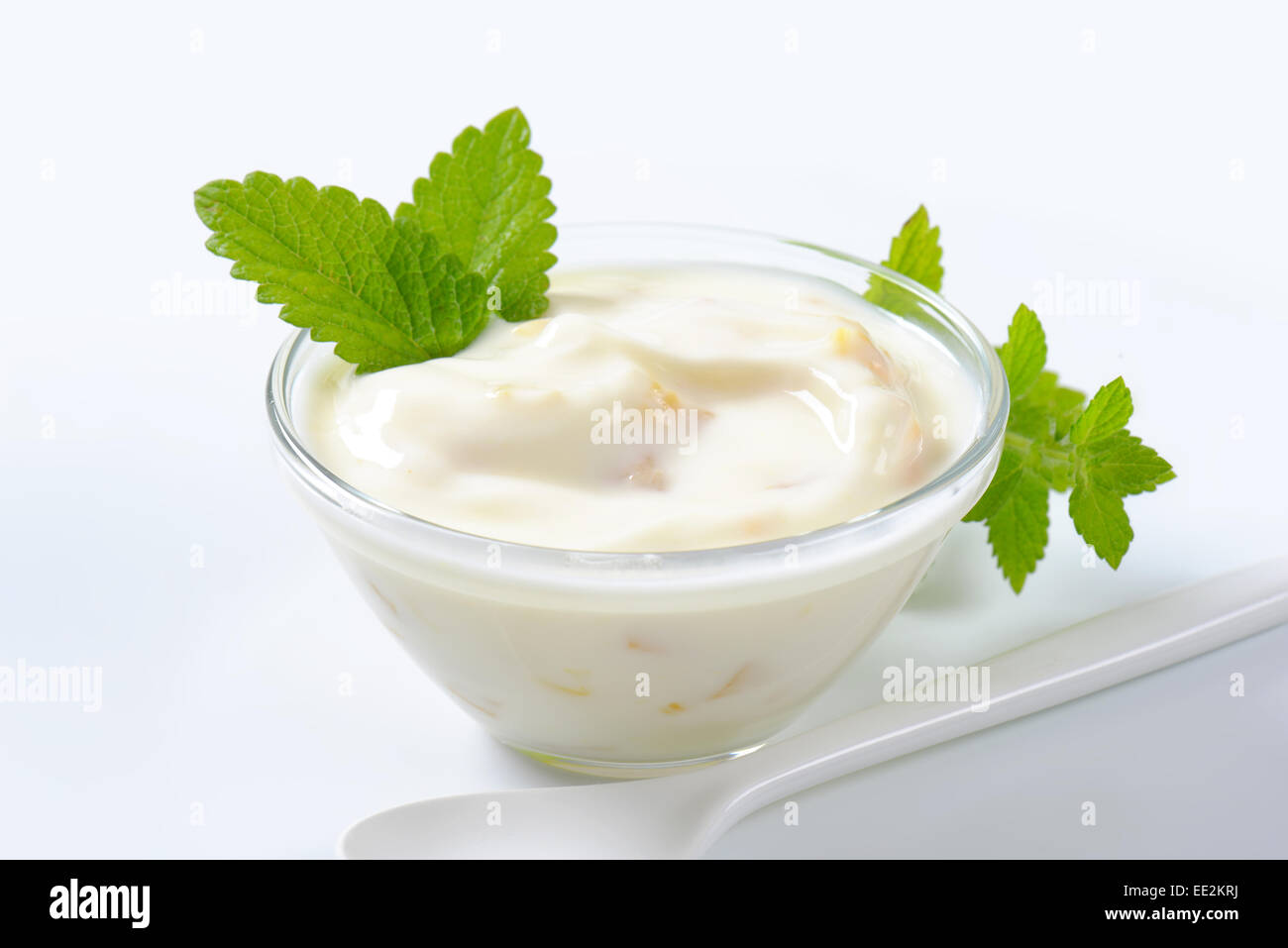 Bowl of fresh yoghurt with pieces of fruit Stock Photo - Alamy