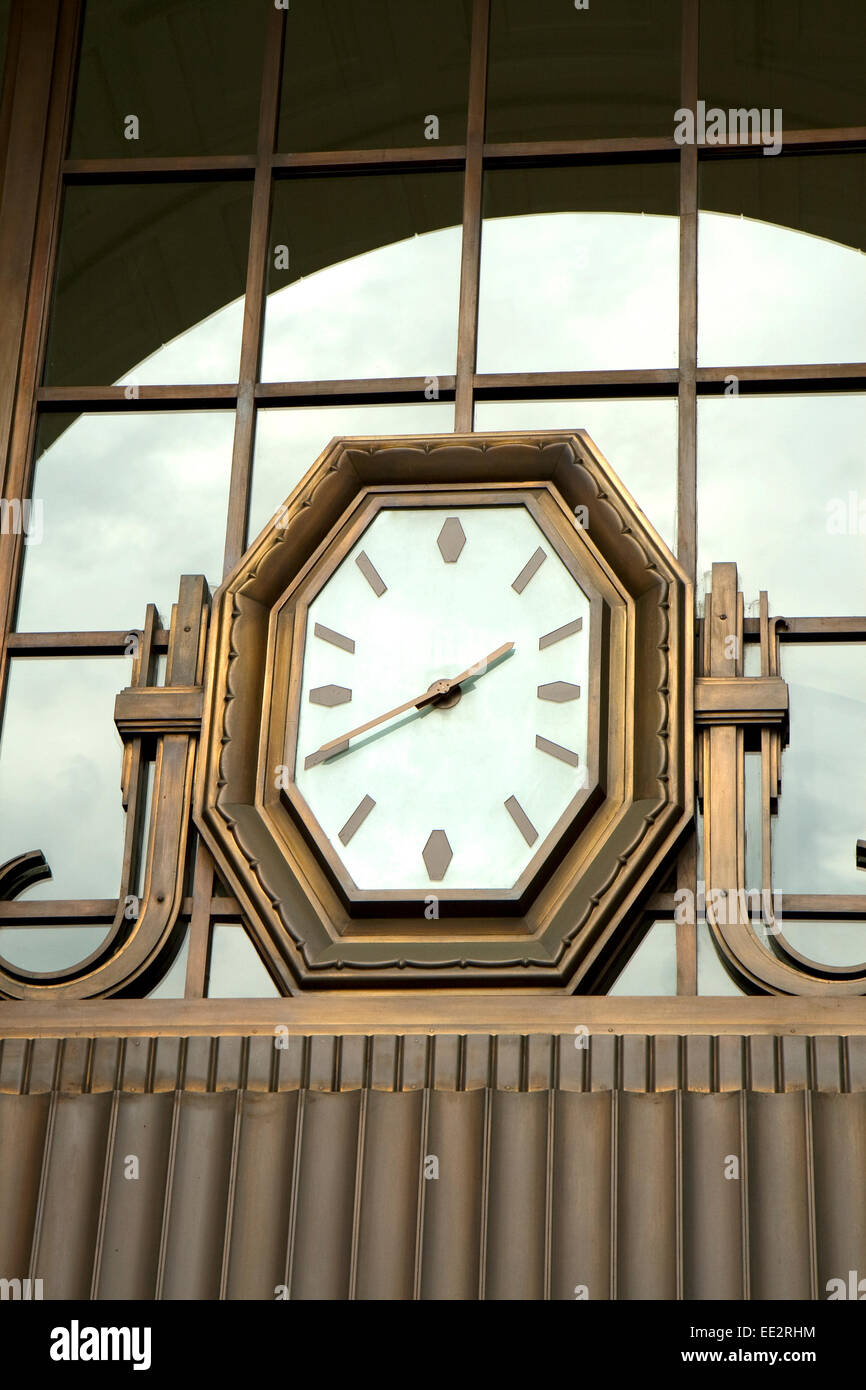 Outdoor clock hi-res stock photography and images - Alamy