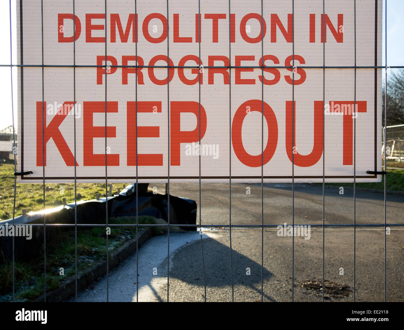 Demolition sign hi-res stock photography and images - Alamy