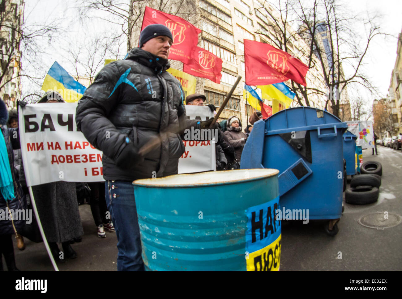 Garbage drums hi-res stock photography and images - Alamy