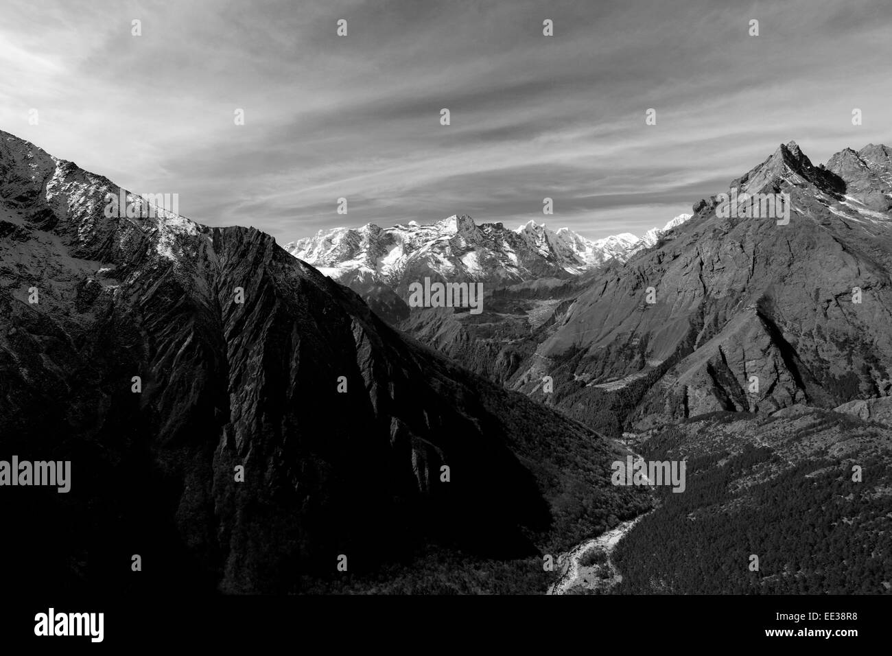Dudh koshi valley Black and White Stock Photos & Images - Alamy