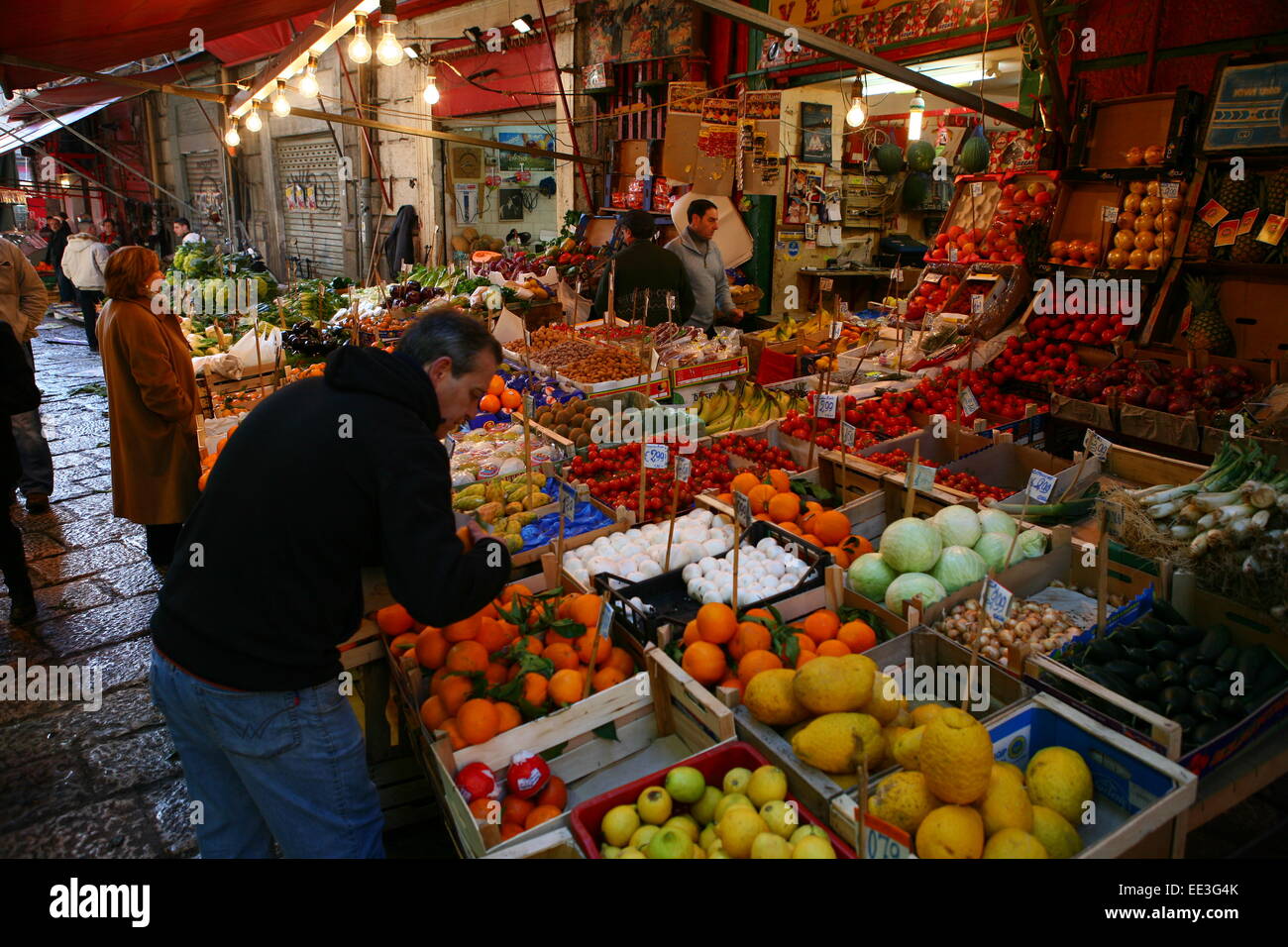ITalian food market Stock Photo - Alamy