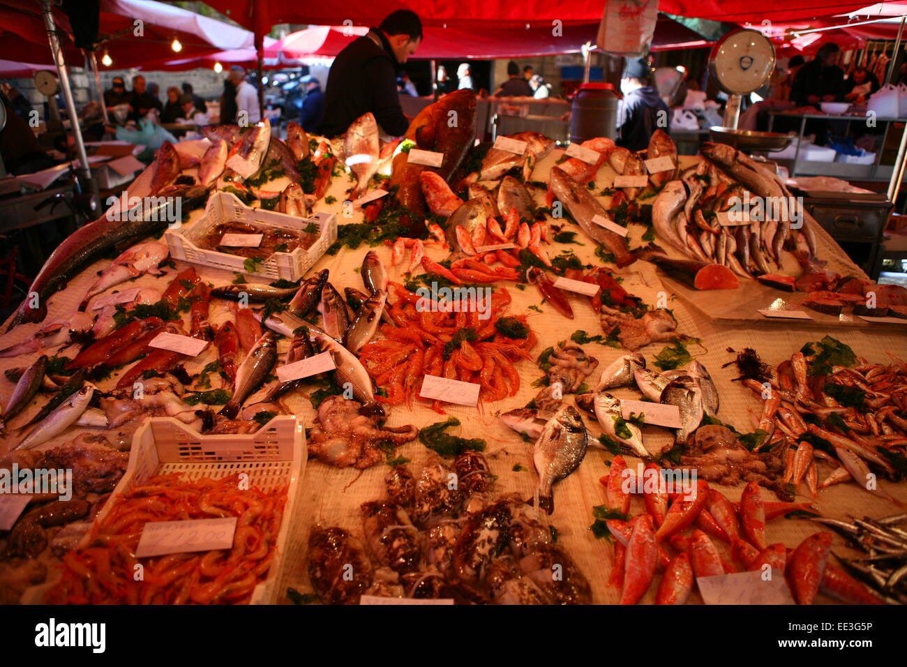 Market stall fish alley palermo hi-res stock photography and images - Alamy