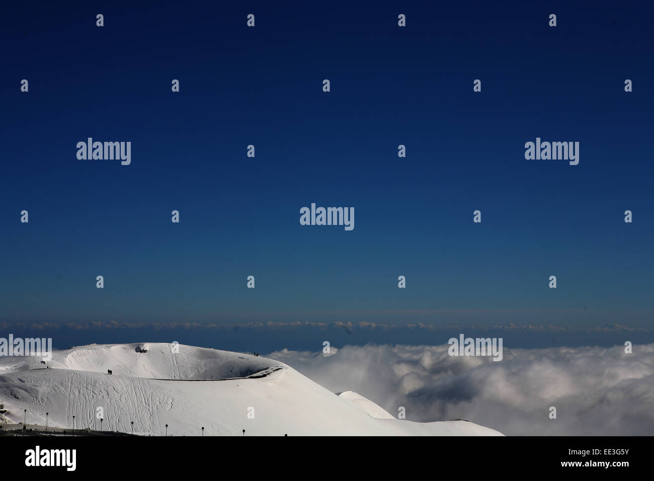 snow covered volcano in italy Stock Photo - Alamy