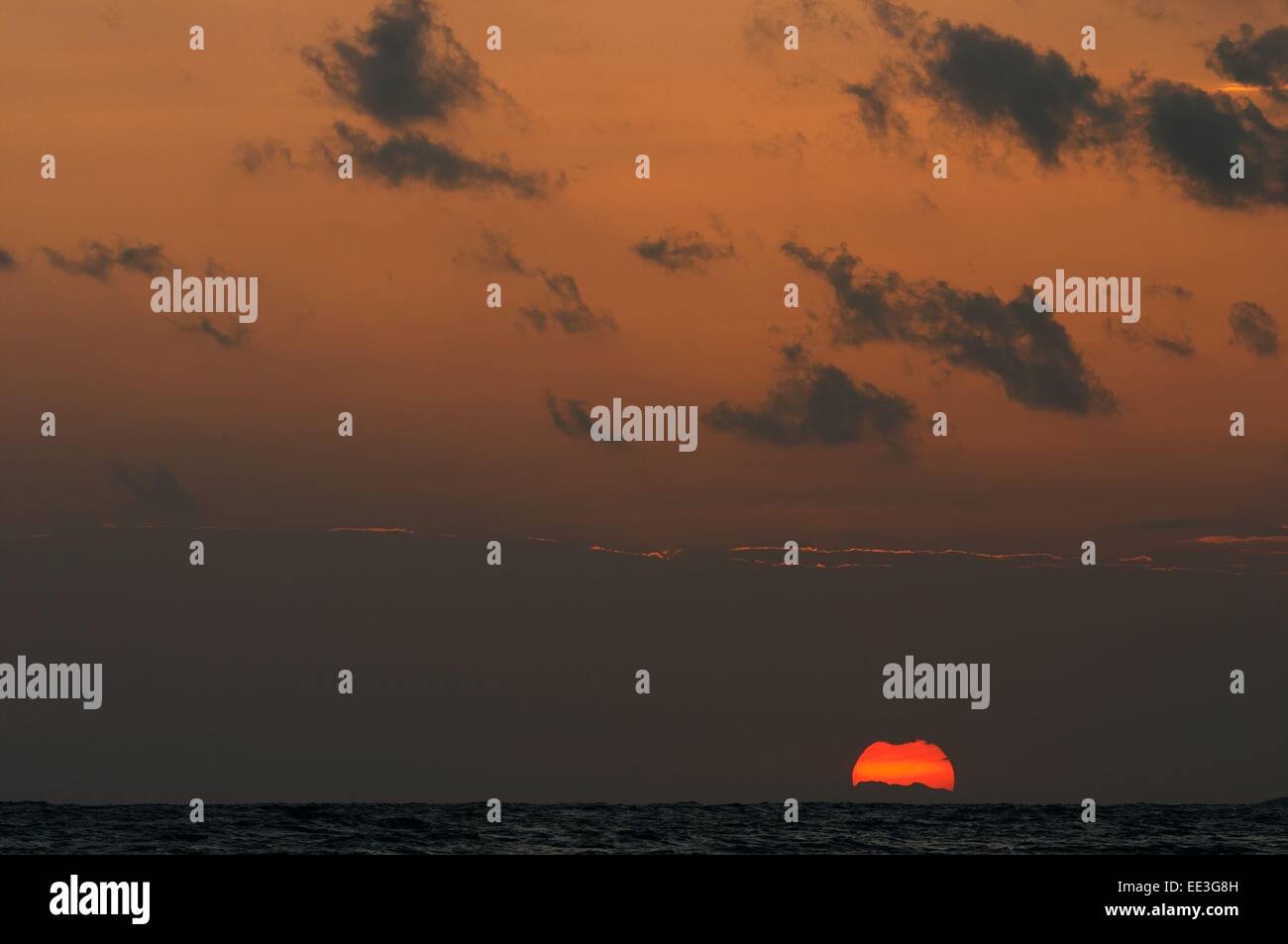 Settling wave hi-res stock photography and images - Alamy