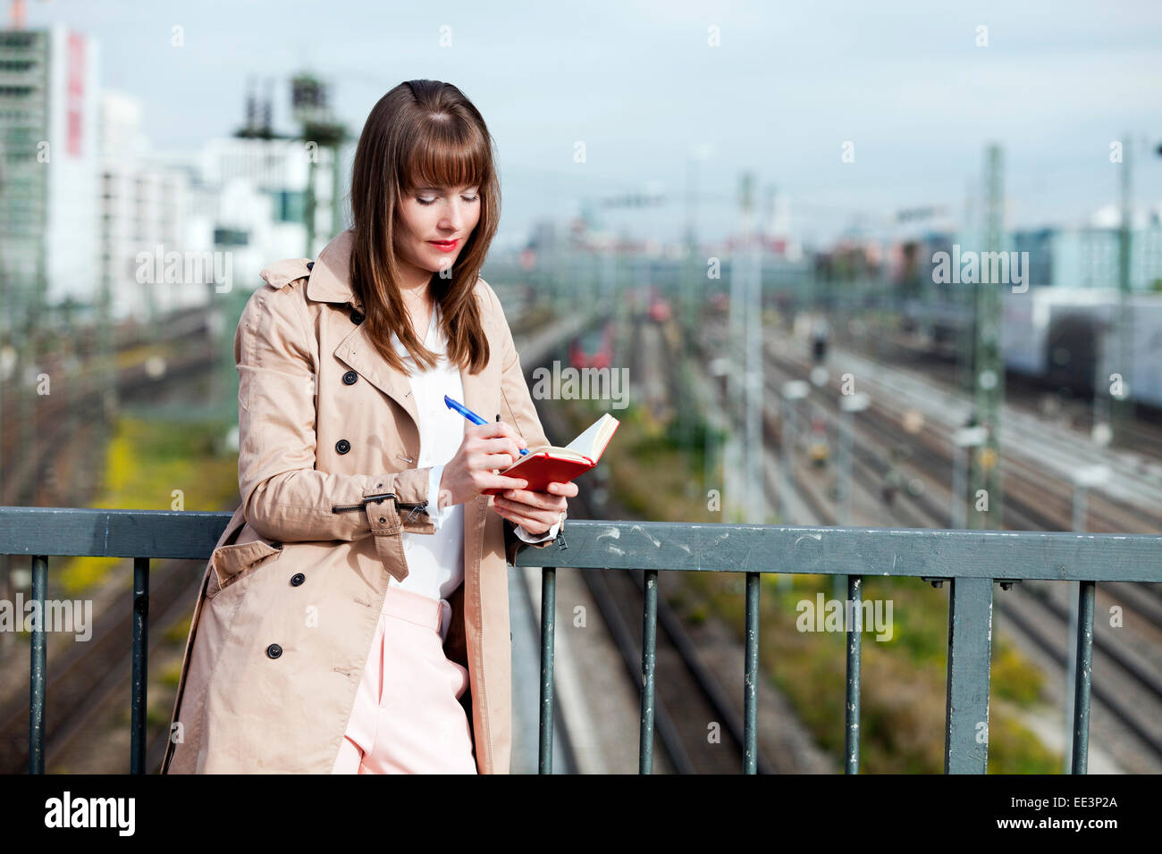 Writing in notebook hi-res stock photography and images - Alamy