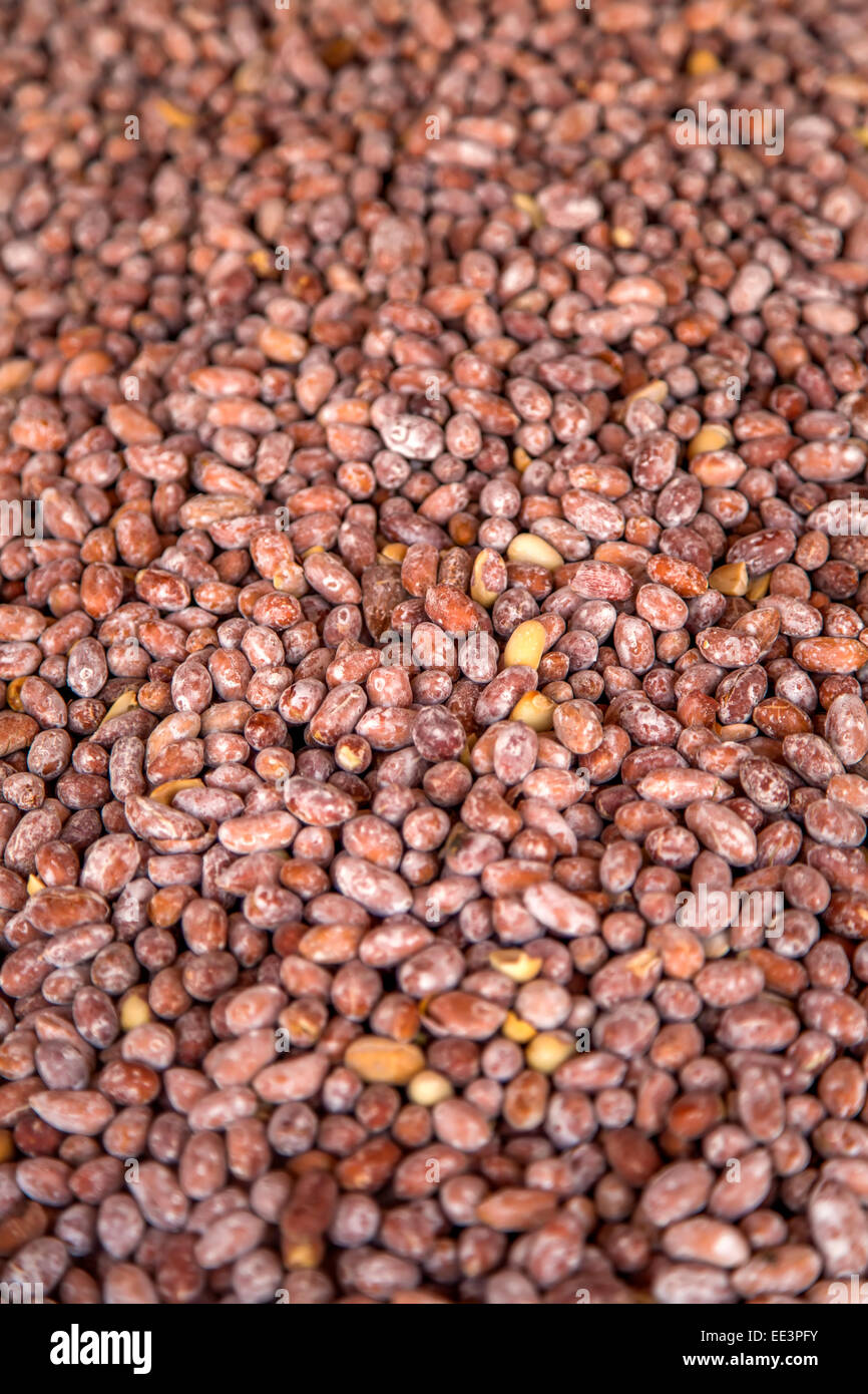 Peanut peanuts nutshell seeds hi-res stock photography and images - Alamy