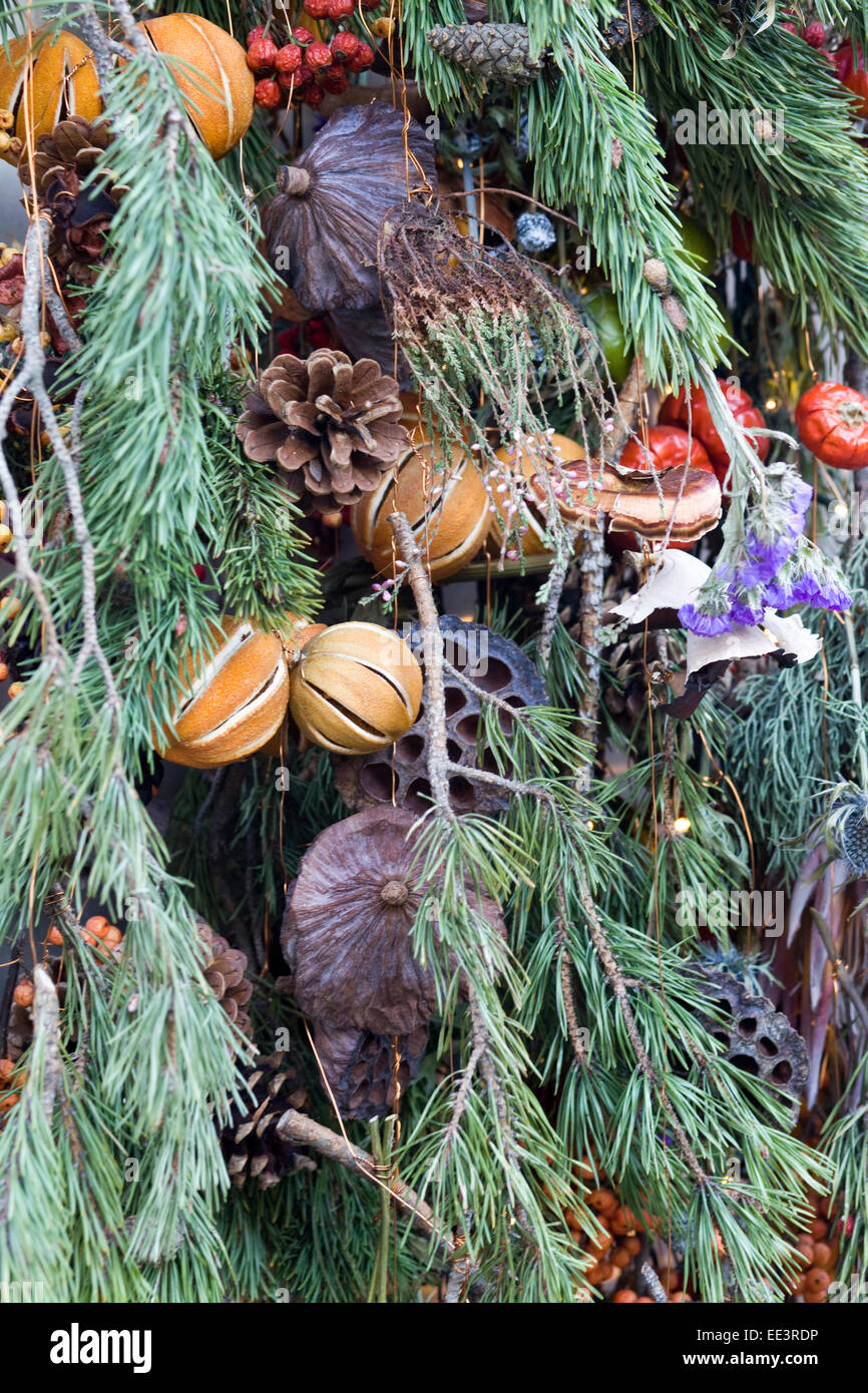 Dried fruit christmas tree decorations hi-res stock photography and ...