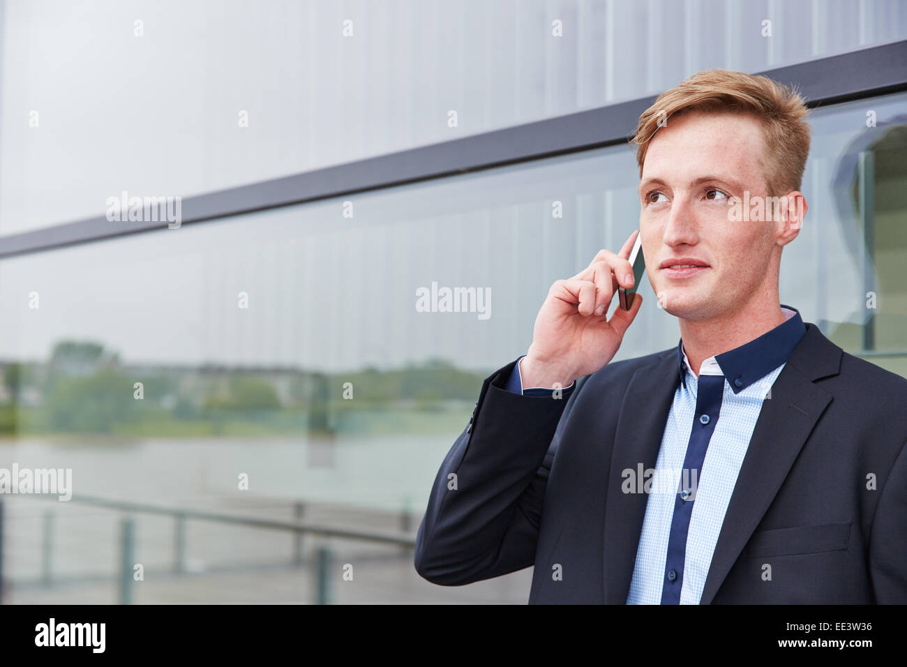 Smartphone outside business hi-res stock photography and images - Alamy