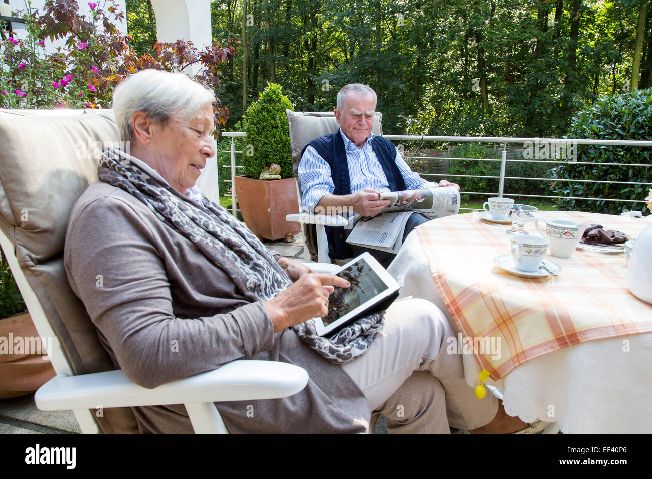 Elderly people living at home hi-res stock photography and images - Alamy