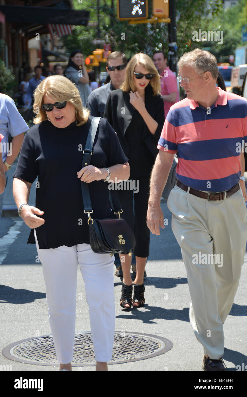 Taylor Swift spotted out in New York wearing all black carrying the ...