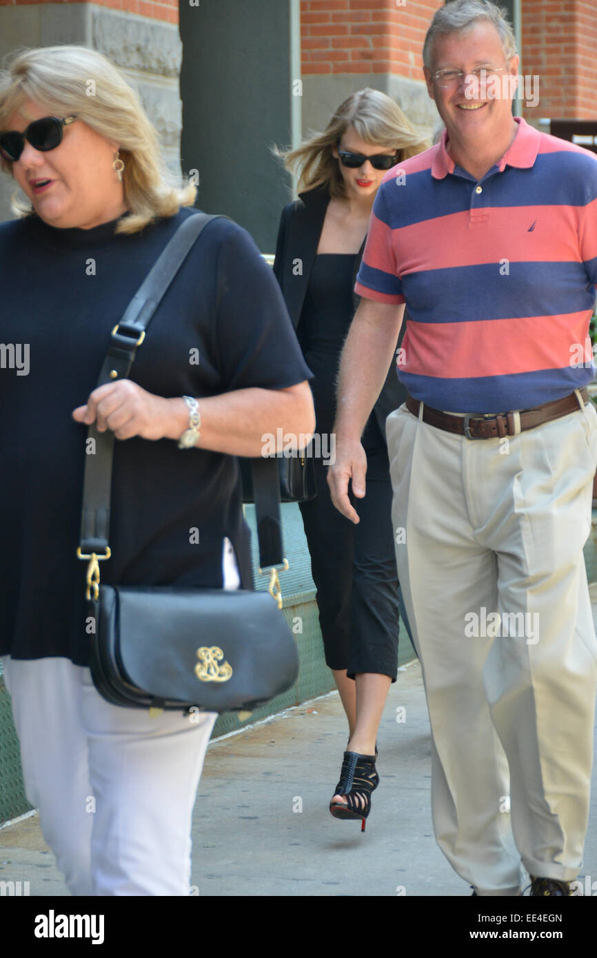 Taylor Swift spotted out in New York wearing all black carrying the ...