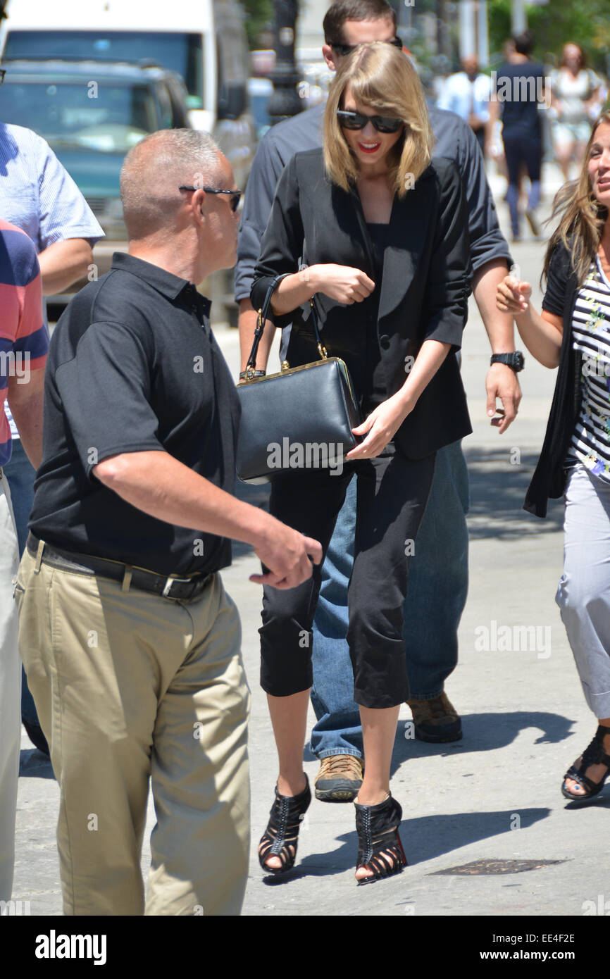 Taylor Swift spotted out in New York wearing all black carrying the ...