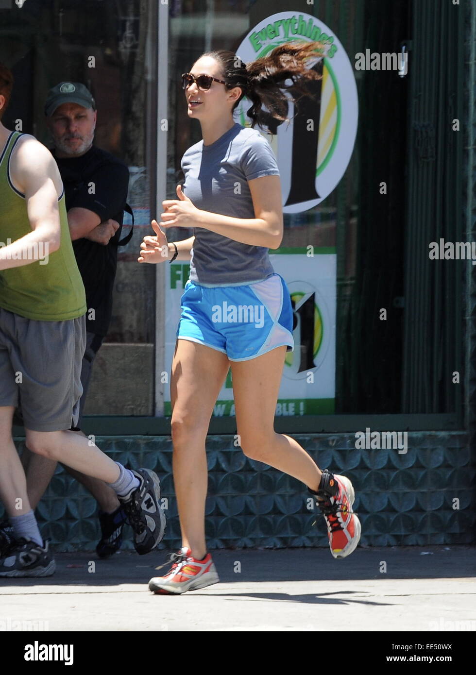 Emmy Rossum gets a workout while filming a new episode of 'Shameless ...