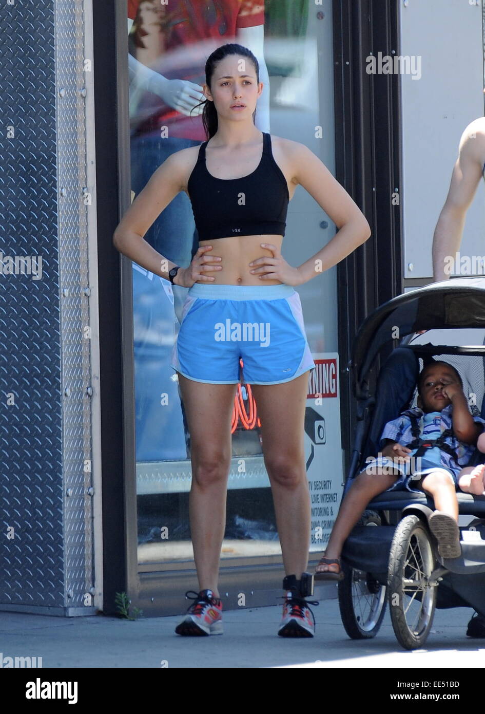 Emmy Rossum gets a workout while filming a new episode of 'Shameless ...