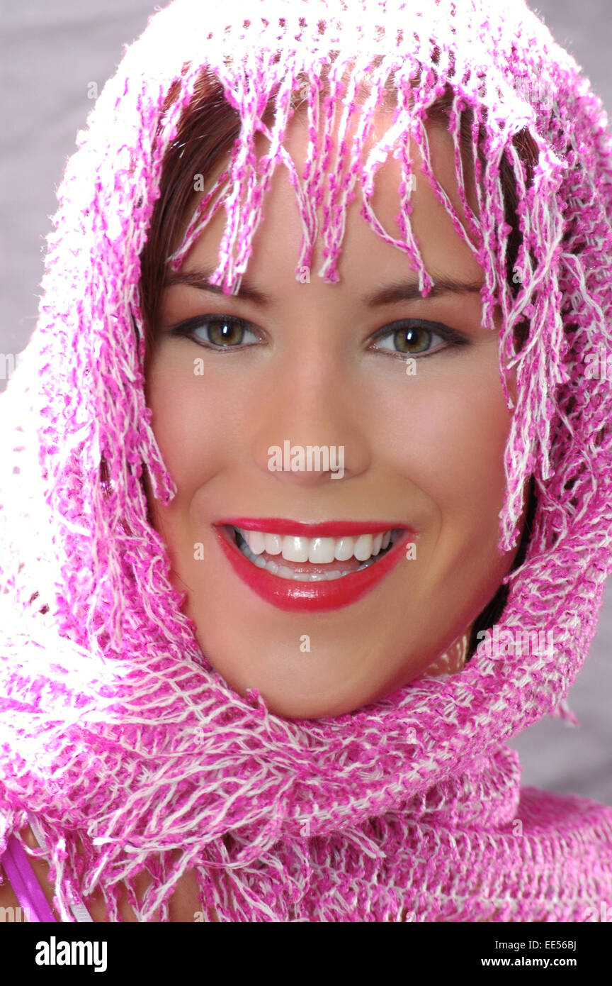 Scarves covering faces hi-res stock photography and images - Alamy