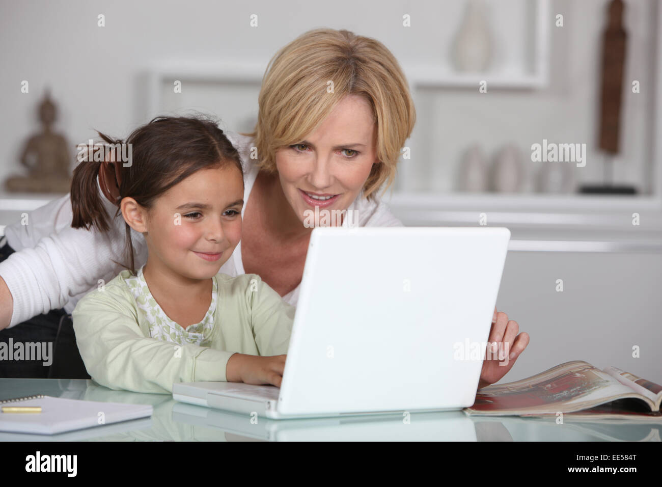 Mother and daughter with computer Stock Photo - Alamy