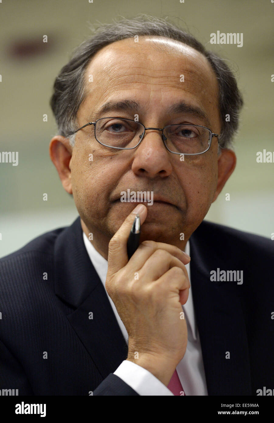 World bank chief economist hi-res stock photography and images - Alamy