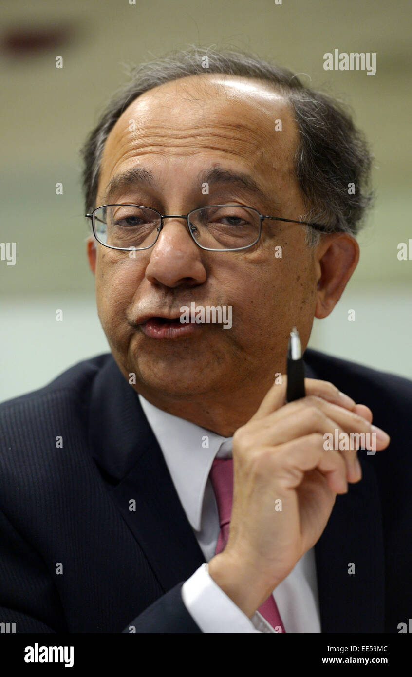 World bank chief economist hi-res stock photography and images - Alamy