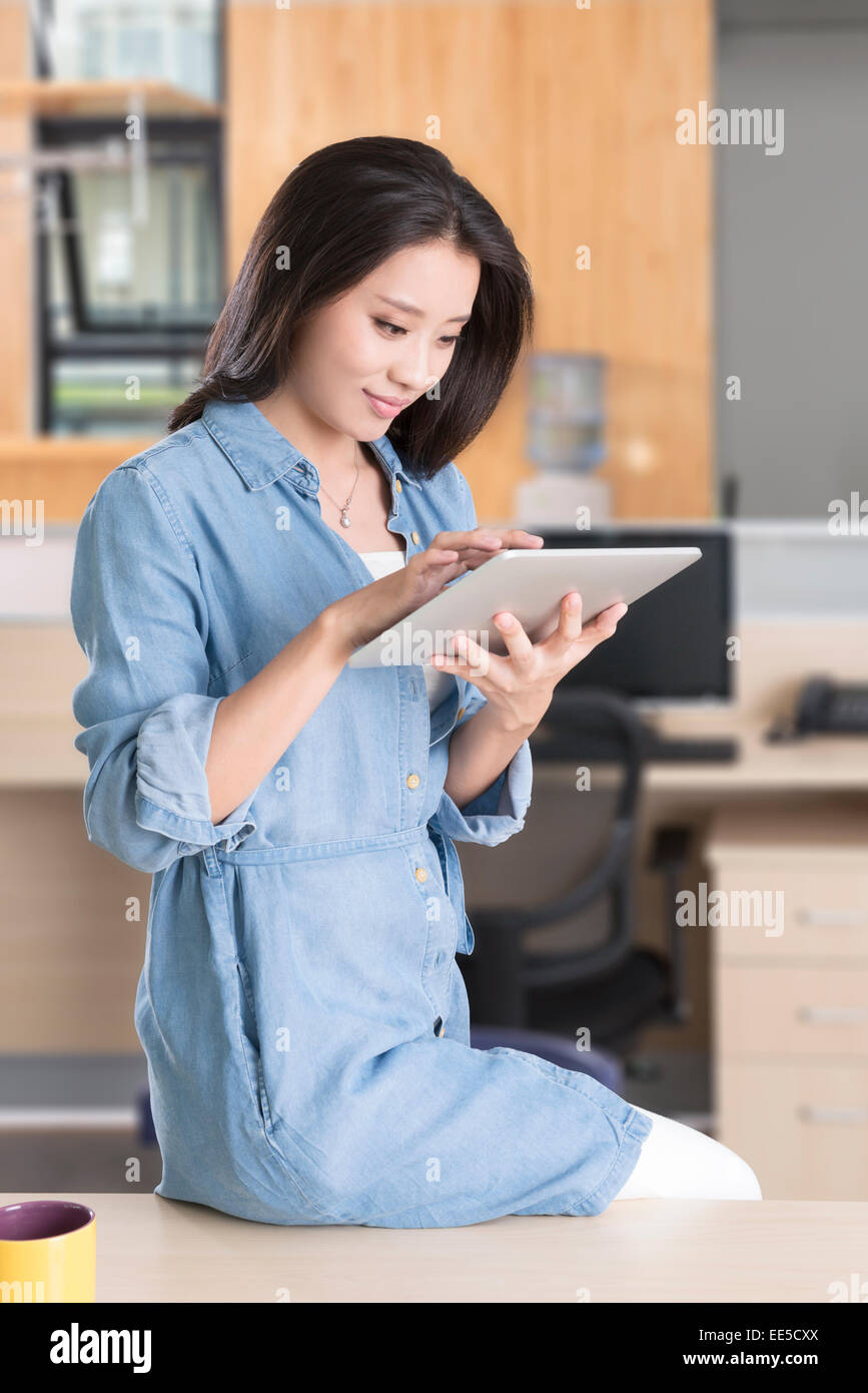 Worker in office using hi-res stock photography and images - Alamy