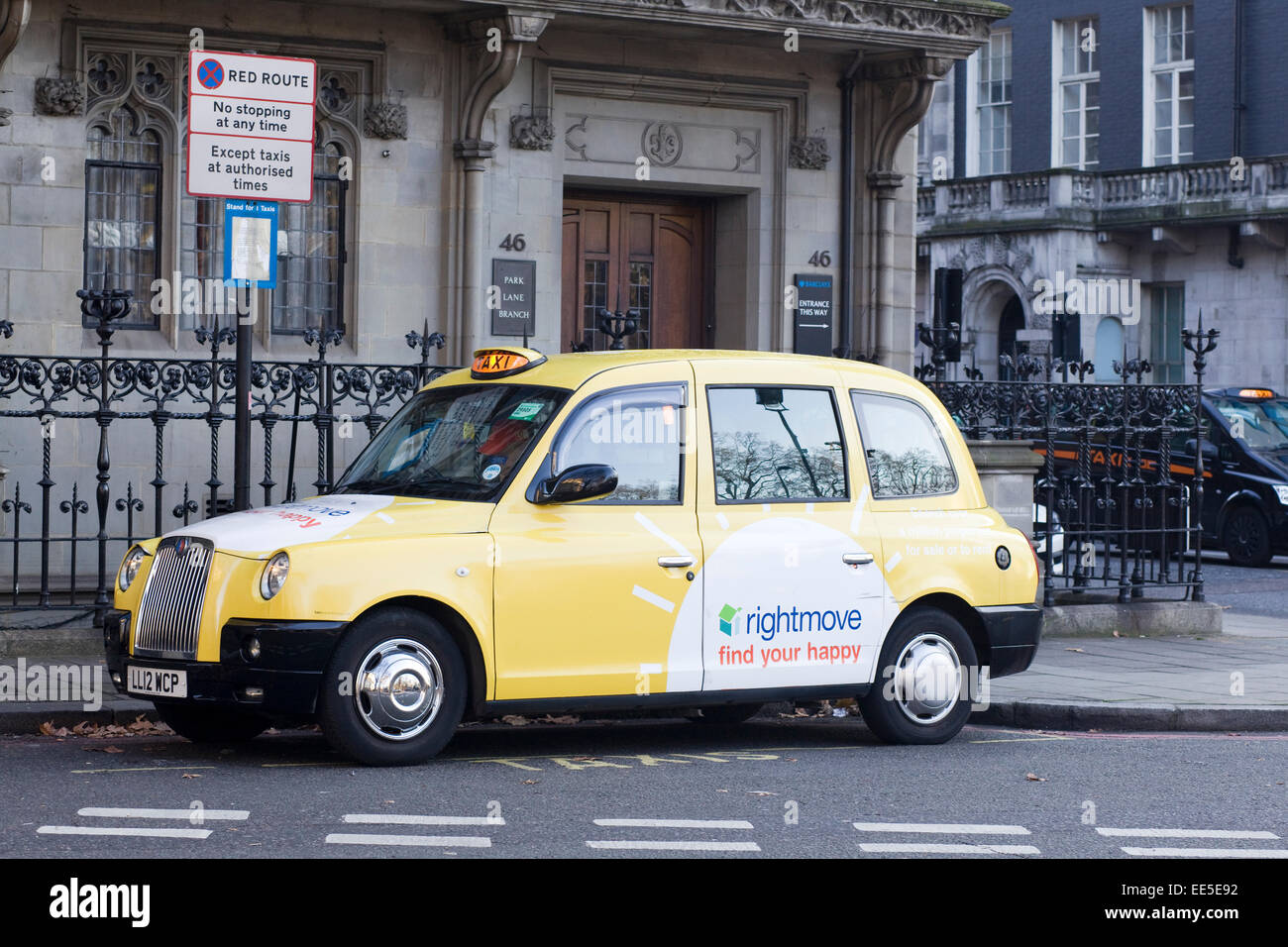 Hackney cab parked hi-res stock photography and images - Alamy