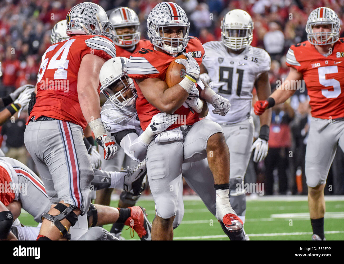Ohio State Buckeyes running back Ezekiel Elliott (15) carries the ball ...
