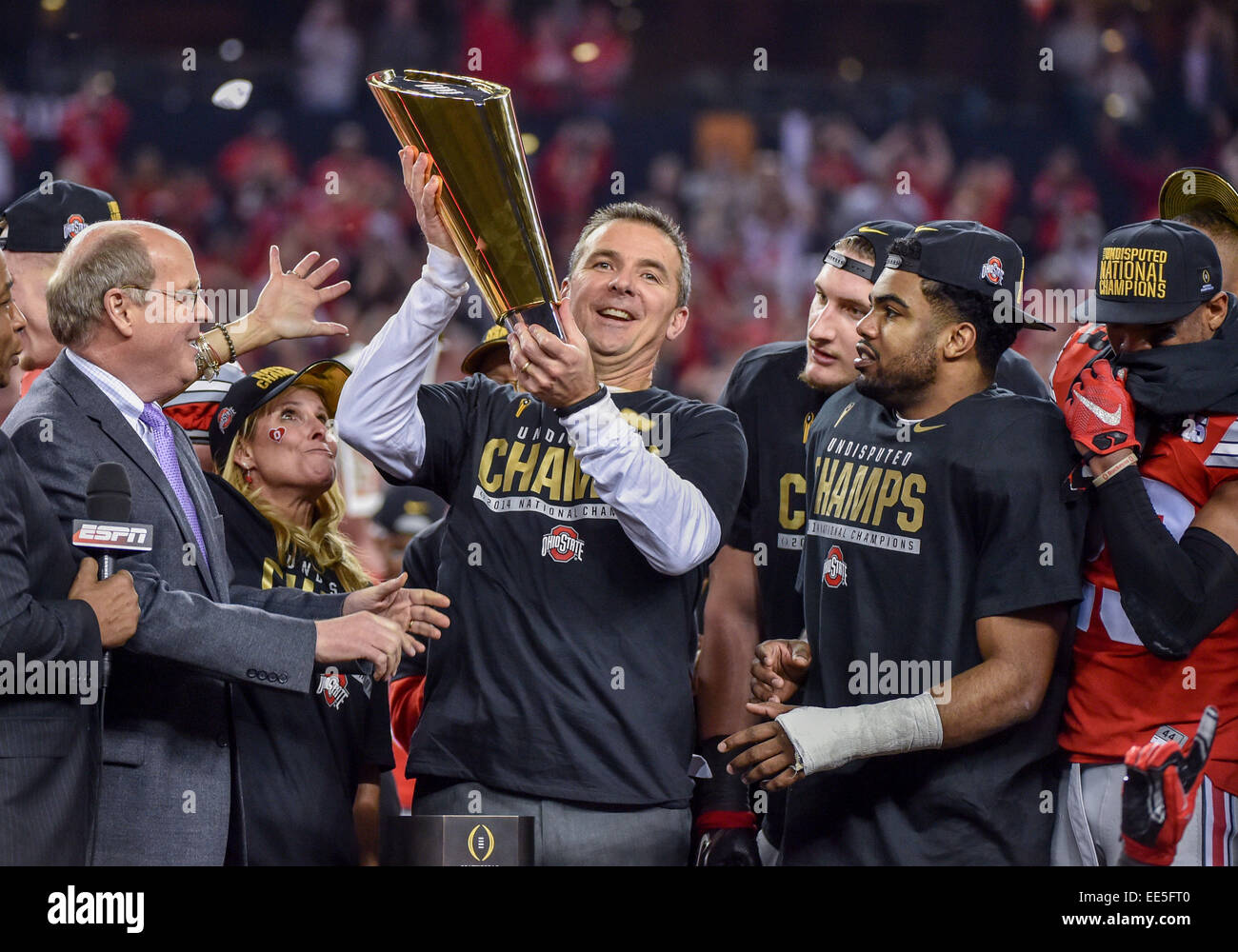 Ohio State head coach Urban Meyer and wife, Shelly celebrate during the ...