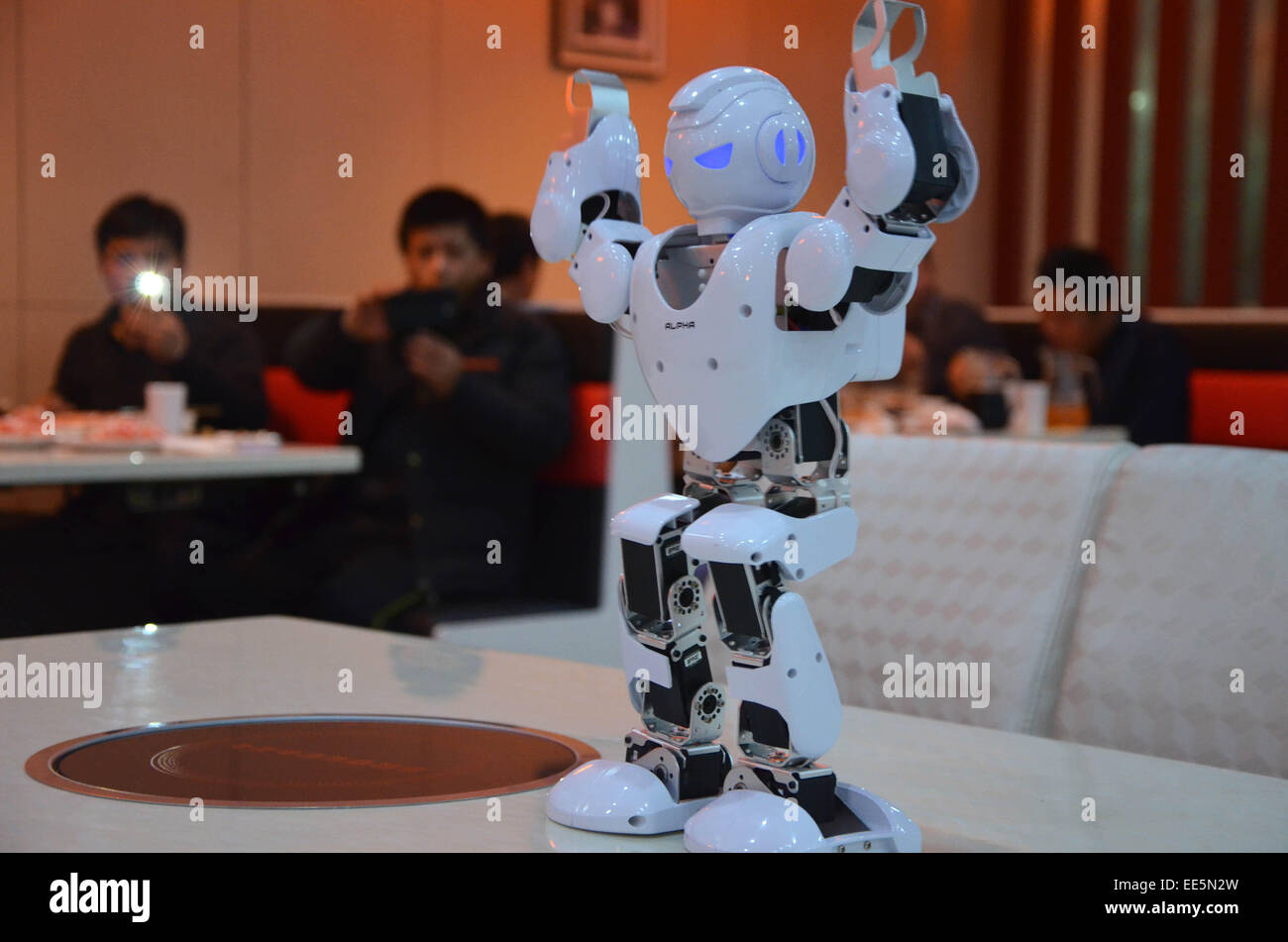Acting robot hi-res stock photography and images - Alamy