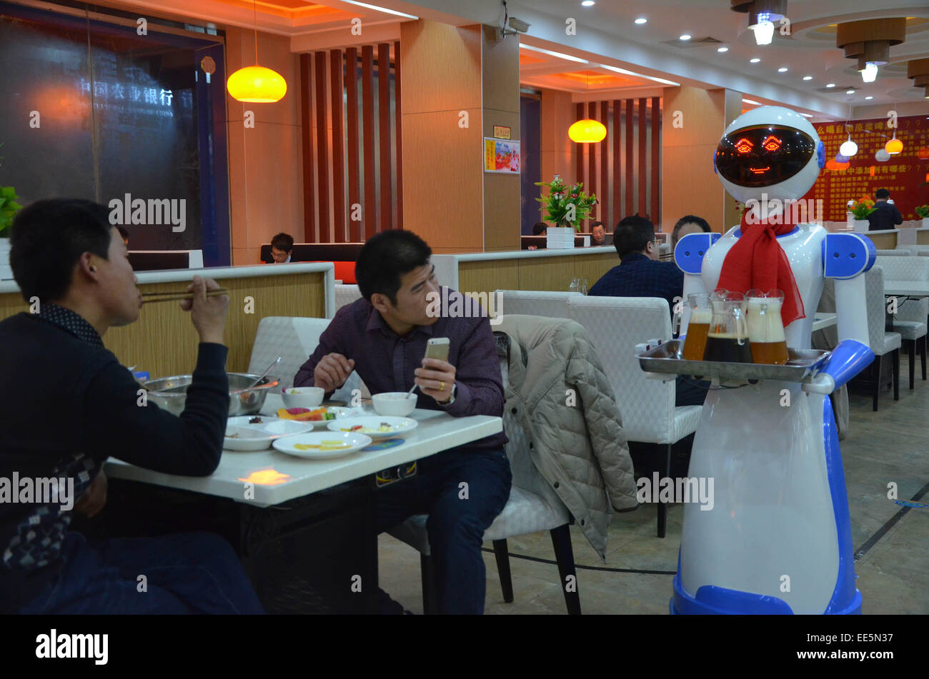 Acting robot hi-res stock photography and images - Alamy