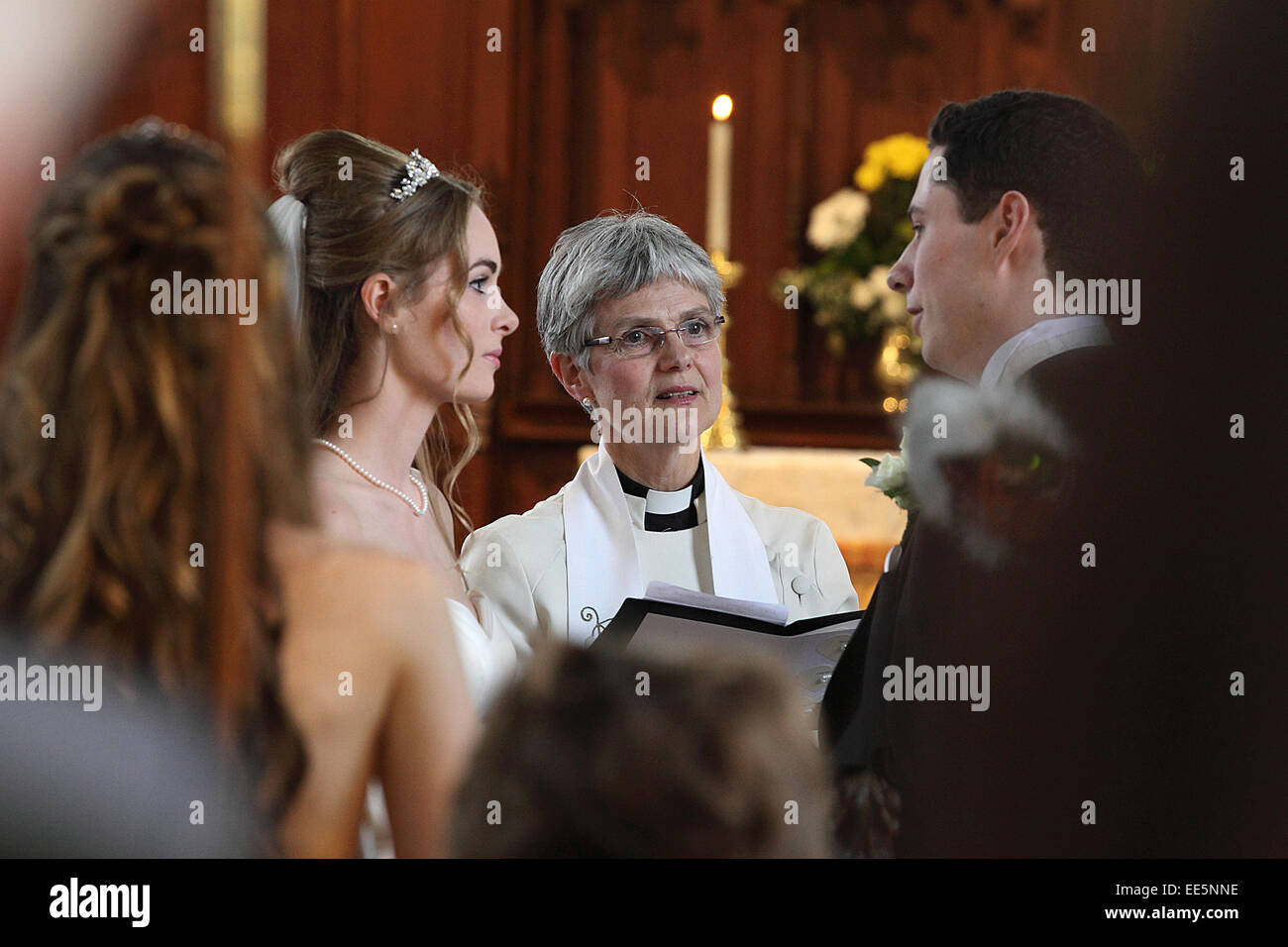 Church wedding hi-res stock photography and images - Alamy