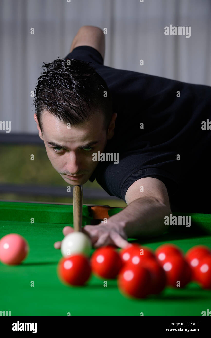 Snooker player hi-res stock photography and images - Alamy
