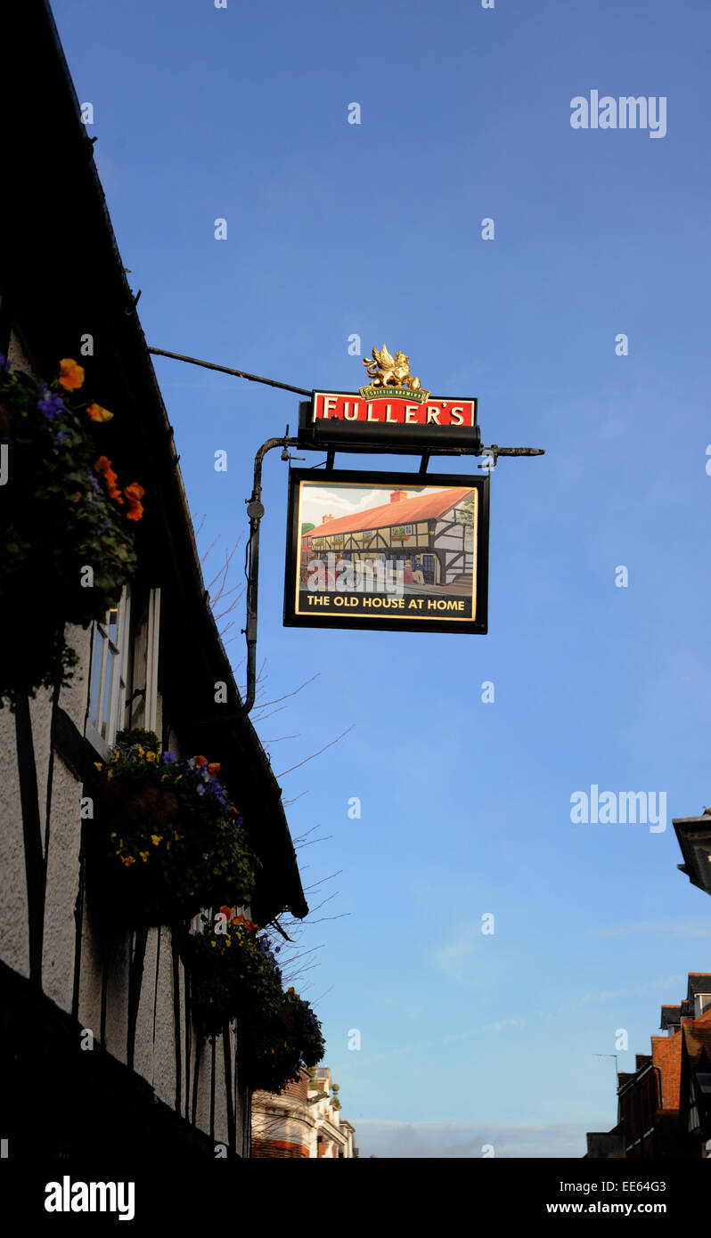 Havant Hampshire UK The Old House at Home pub Stock Photo - Alamy