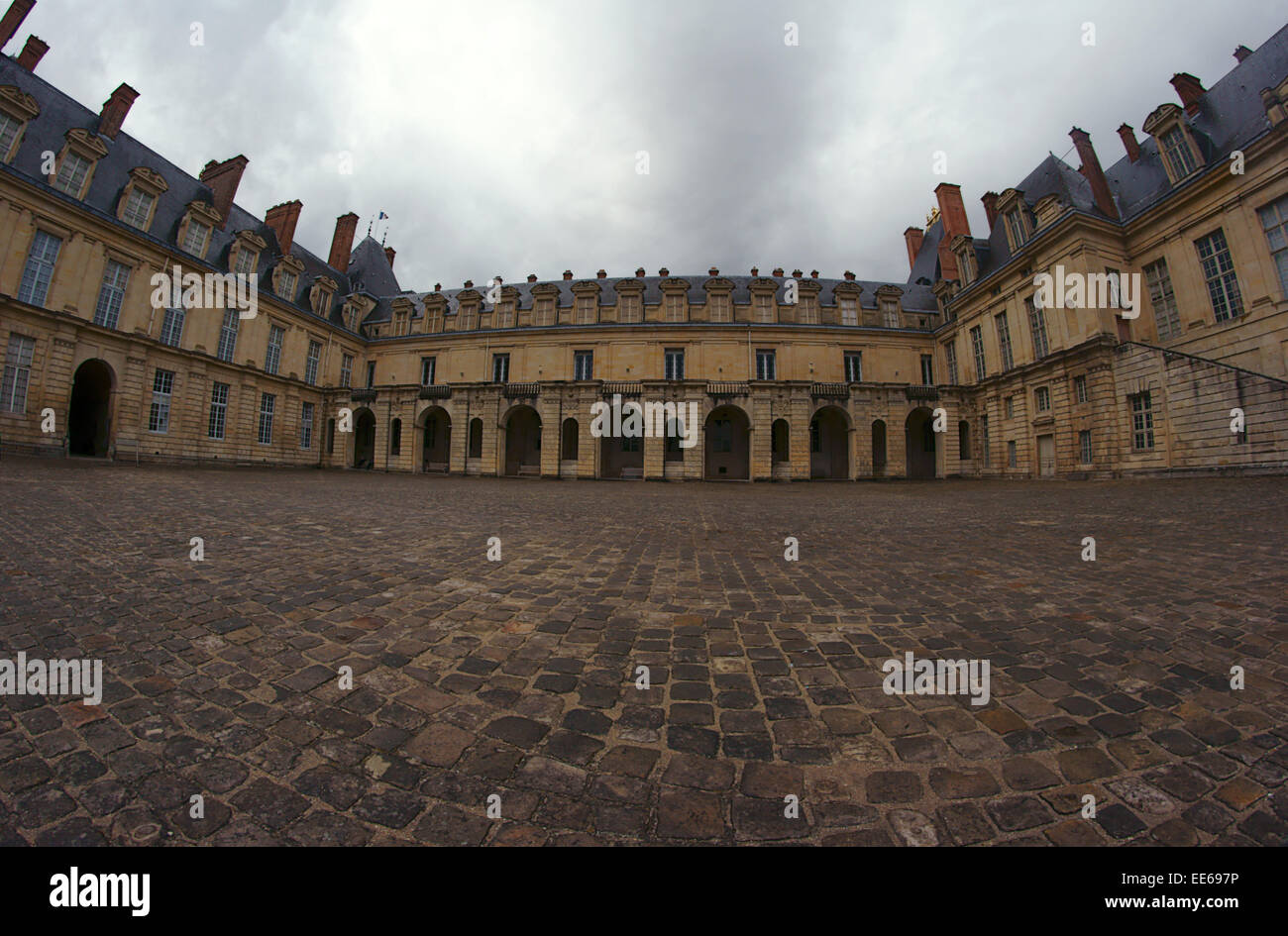 Cobbled courtyard hi-res stock photography and images - Alamy
