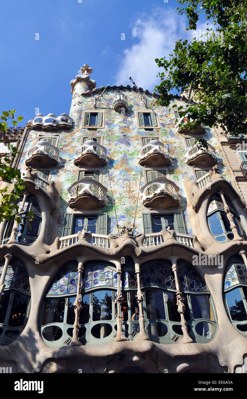 Gaudi, Barcelona, El Drac de Gaudí at Finca Güell Stock Photo - Alamy