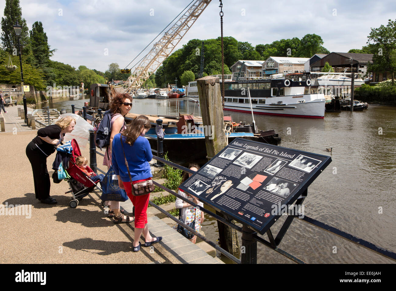Riverside paths hi-res stock photography and images - Alamy