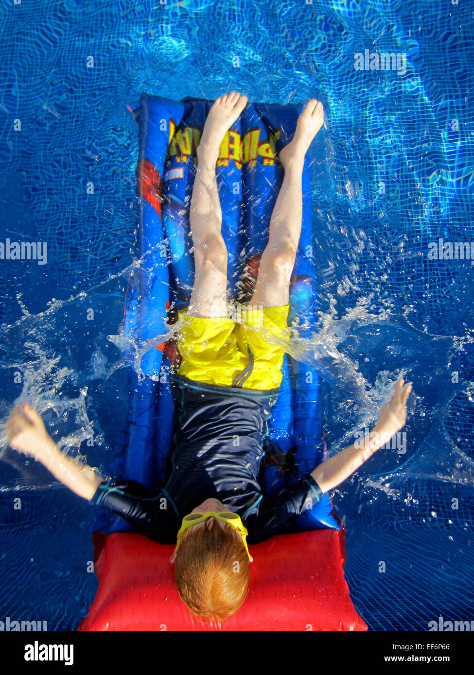 Lilo on swimming pool hi-res stock photography and images - Alamy