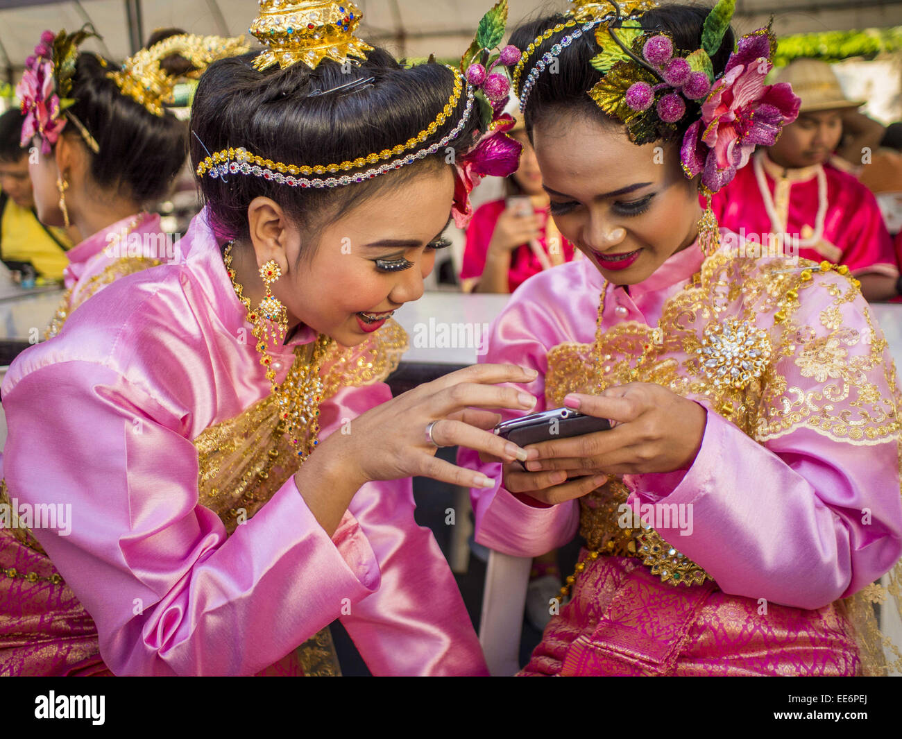 Bangkok, Bangkok, Thailand. 14th Jan, 2015. Girls in traditional attire ...
