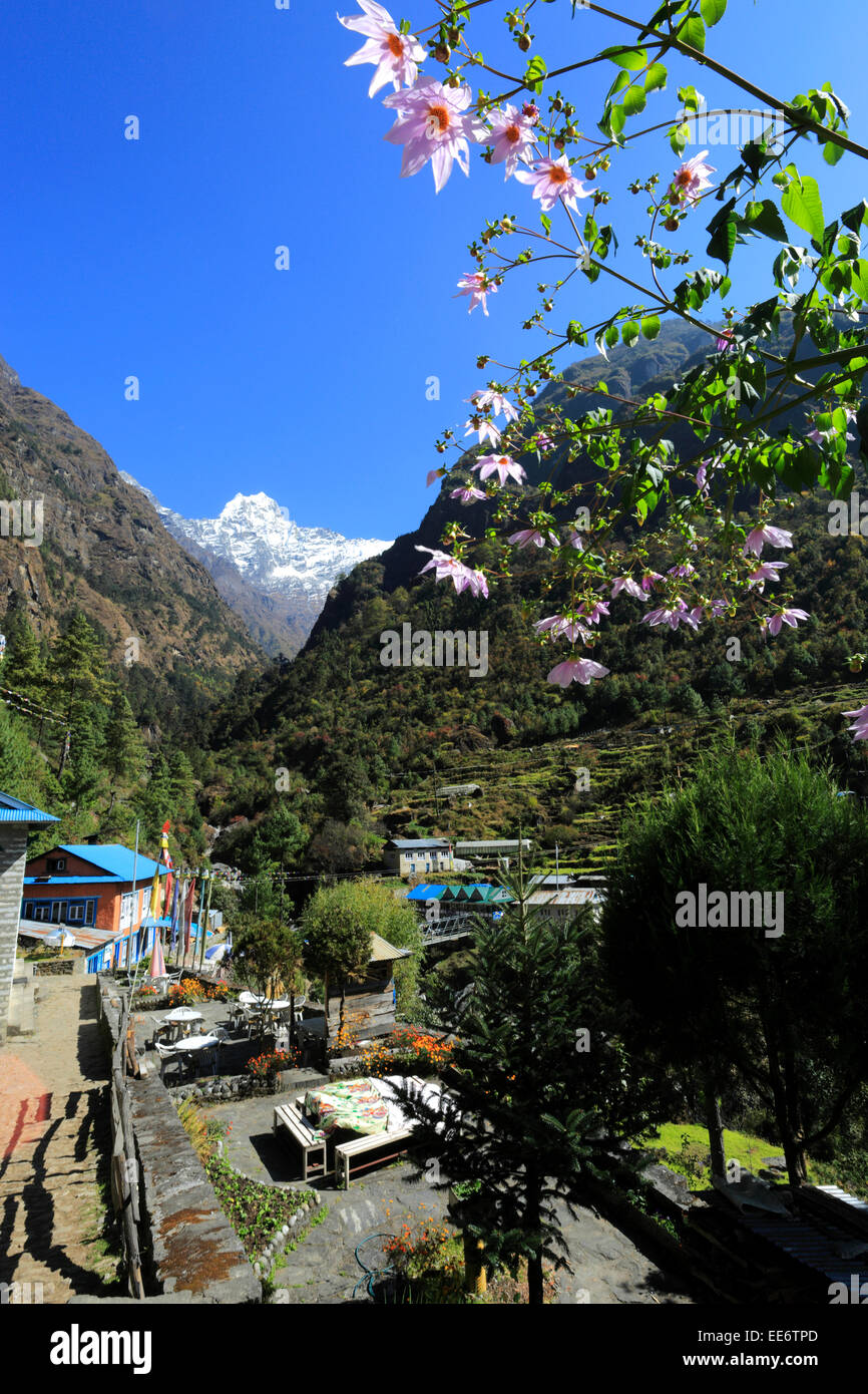 Solukhumbu village lodge hi-res stock photography and images - Alamy