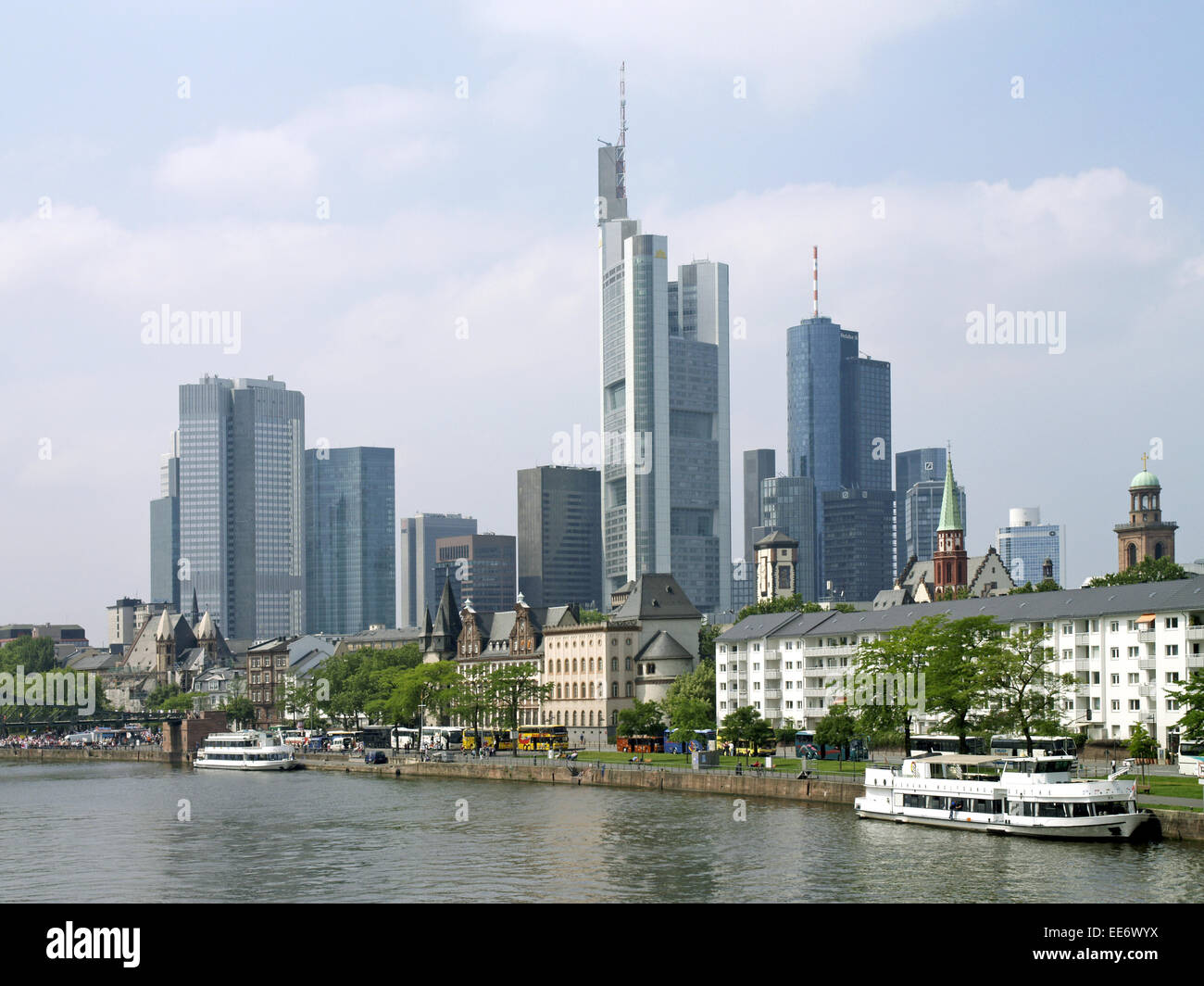 Deutschland, Hessen, Frankfurt am Main, Skyline, Main, Bruecke, Schiff ...