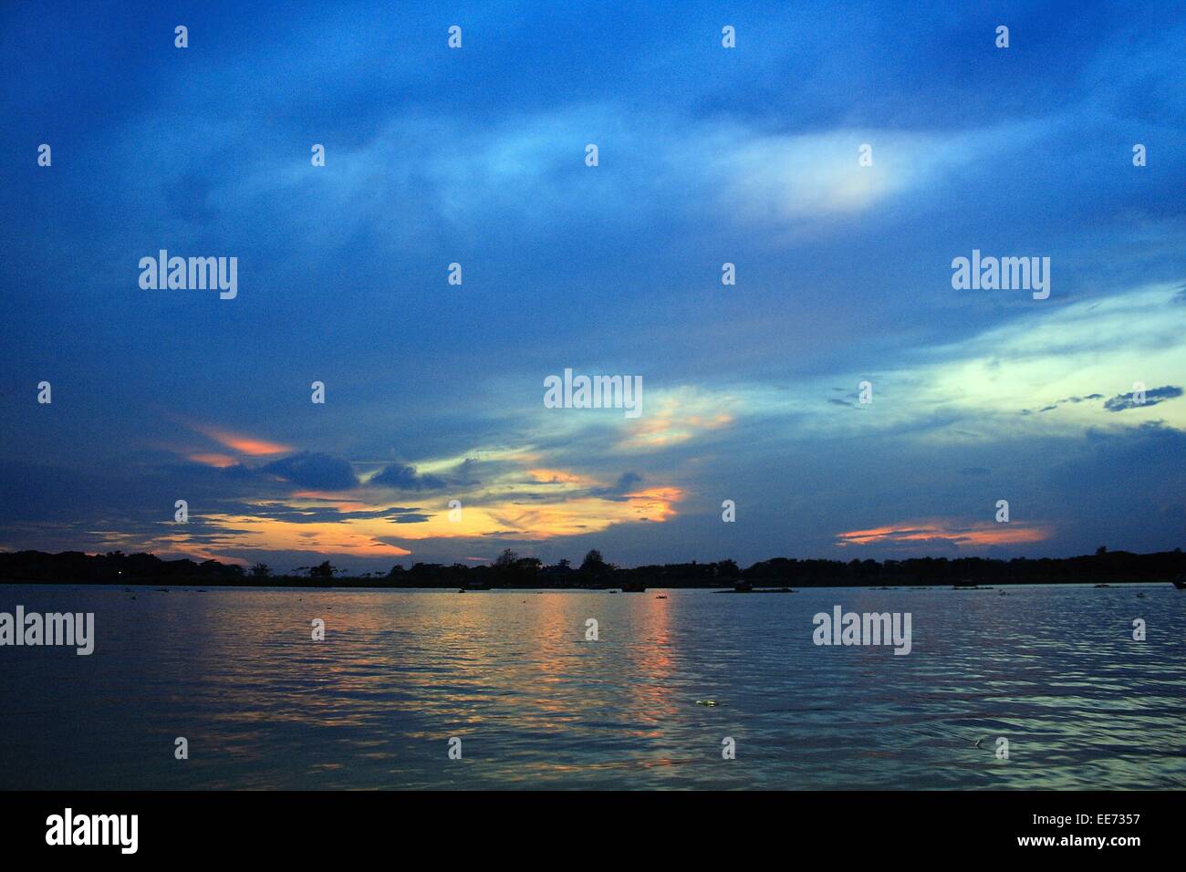 Bangladesh 2015. Sunset over Surma River in Sunamganj Stock Photo - Alamy