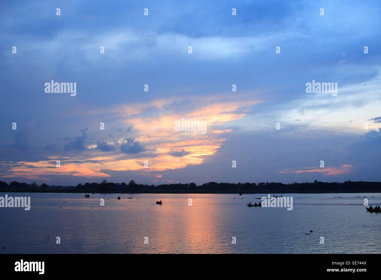 Bangladesh 2015. Sunset over Surma River in Sunamganj Stock Photo - Alamy