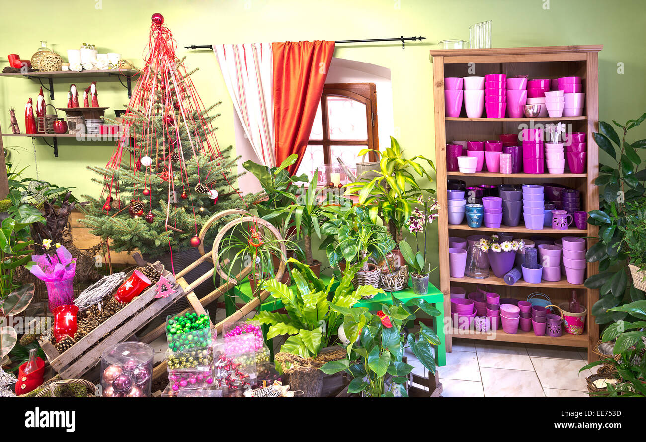 Clay planter pots hi-res stock photography and images - Alamy