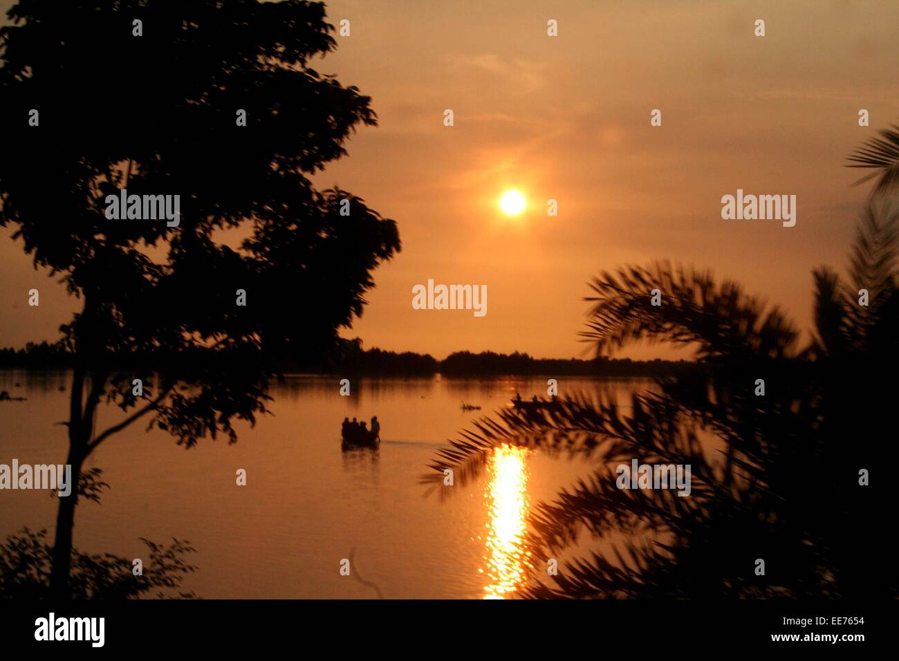 Bangladesh 2015. Sunset over Surma River in Sunamganj Stock Photo - Alamy